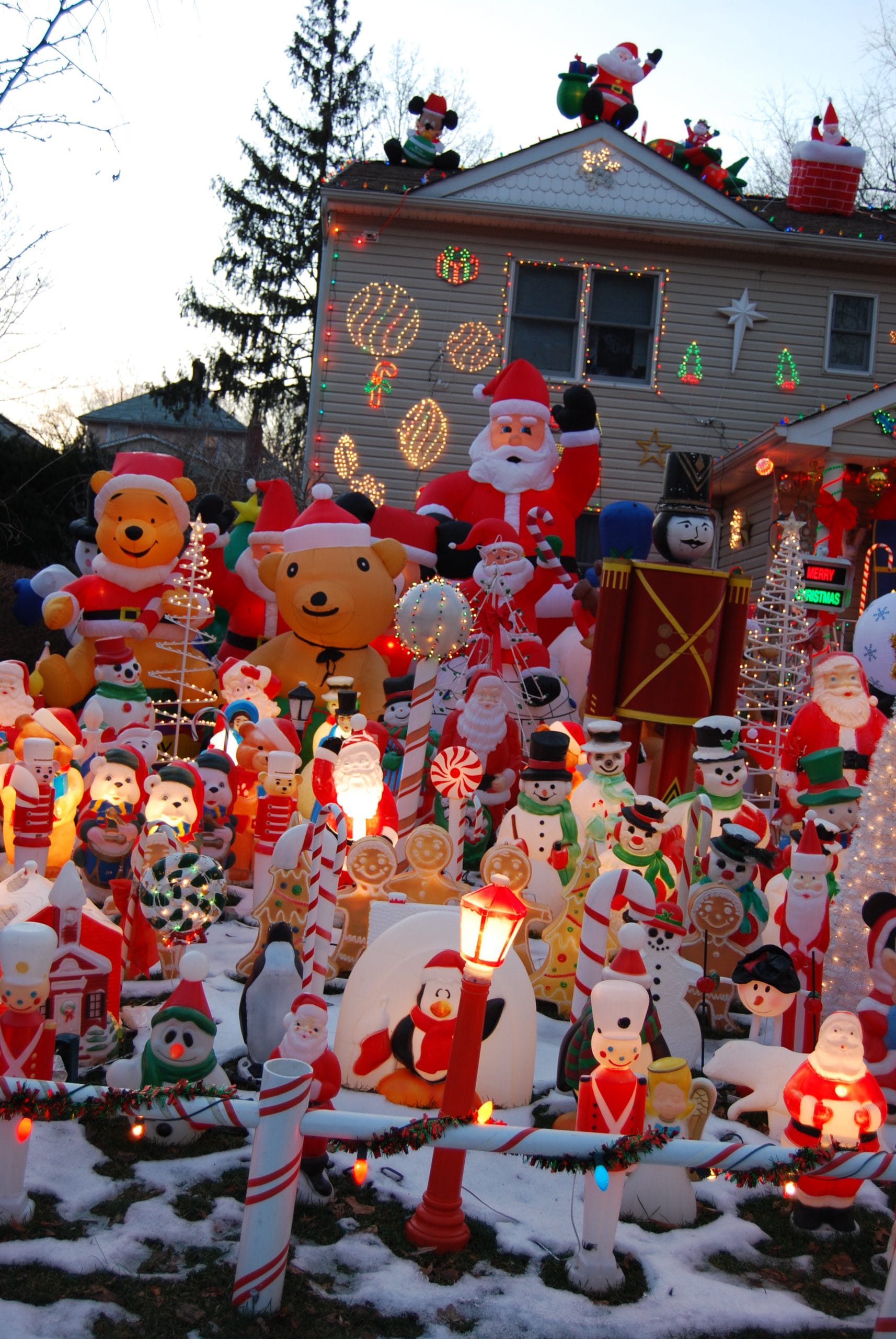Another Over The Top display! - PlanetChristmas