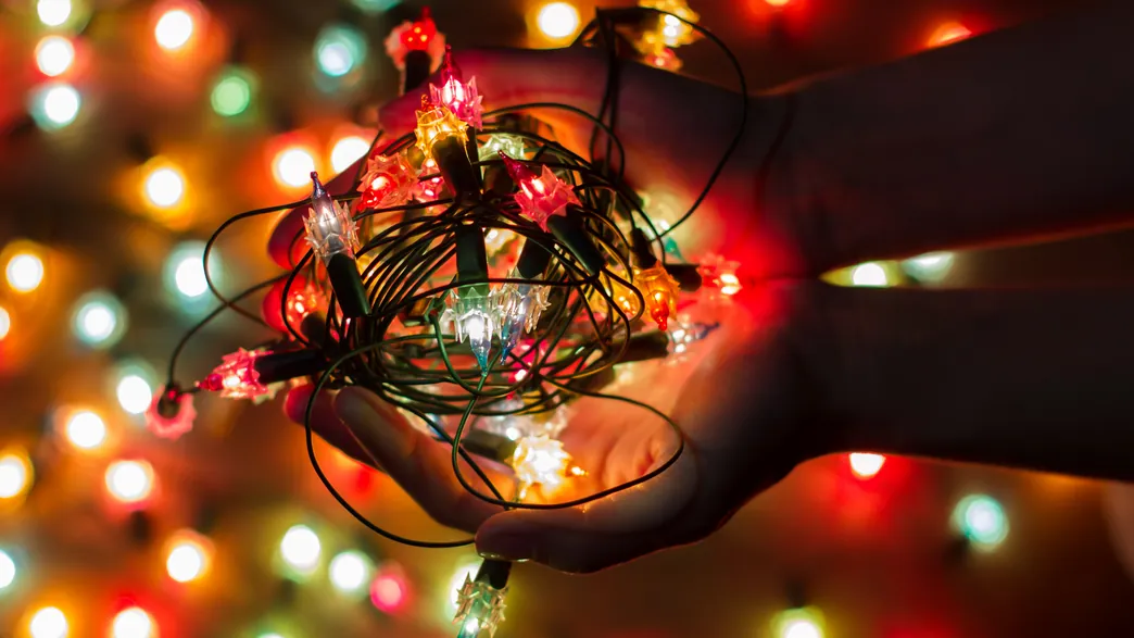 Time to fix that Christmas Light string - PlanetChristmas